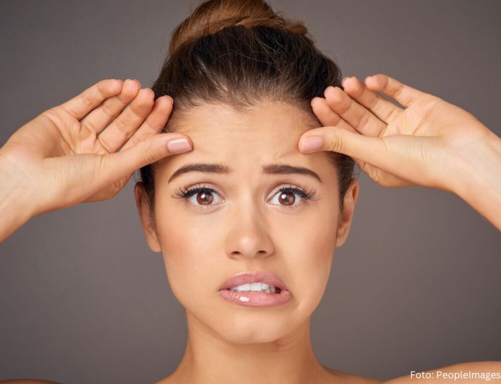 Stirnfalten glätten - diese Übungen helfen wirklich